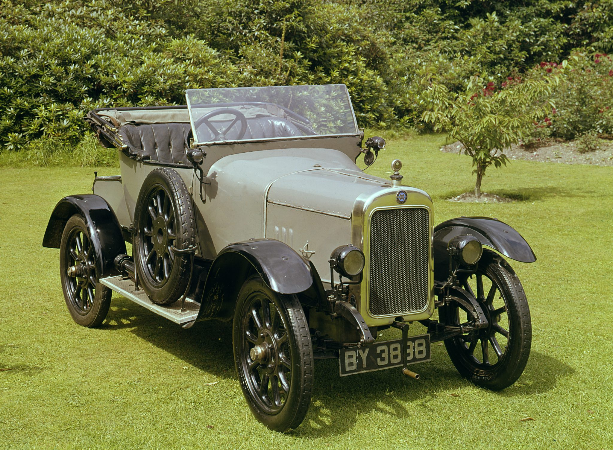 From Humble Beginnings to British Mainstay: Hillman Motors - Discovery UK