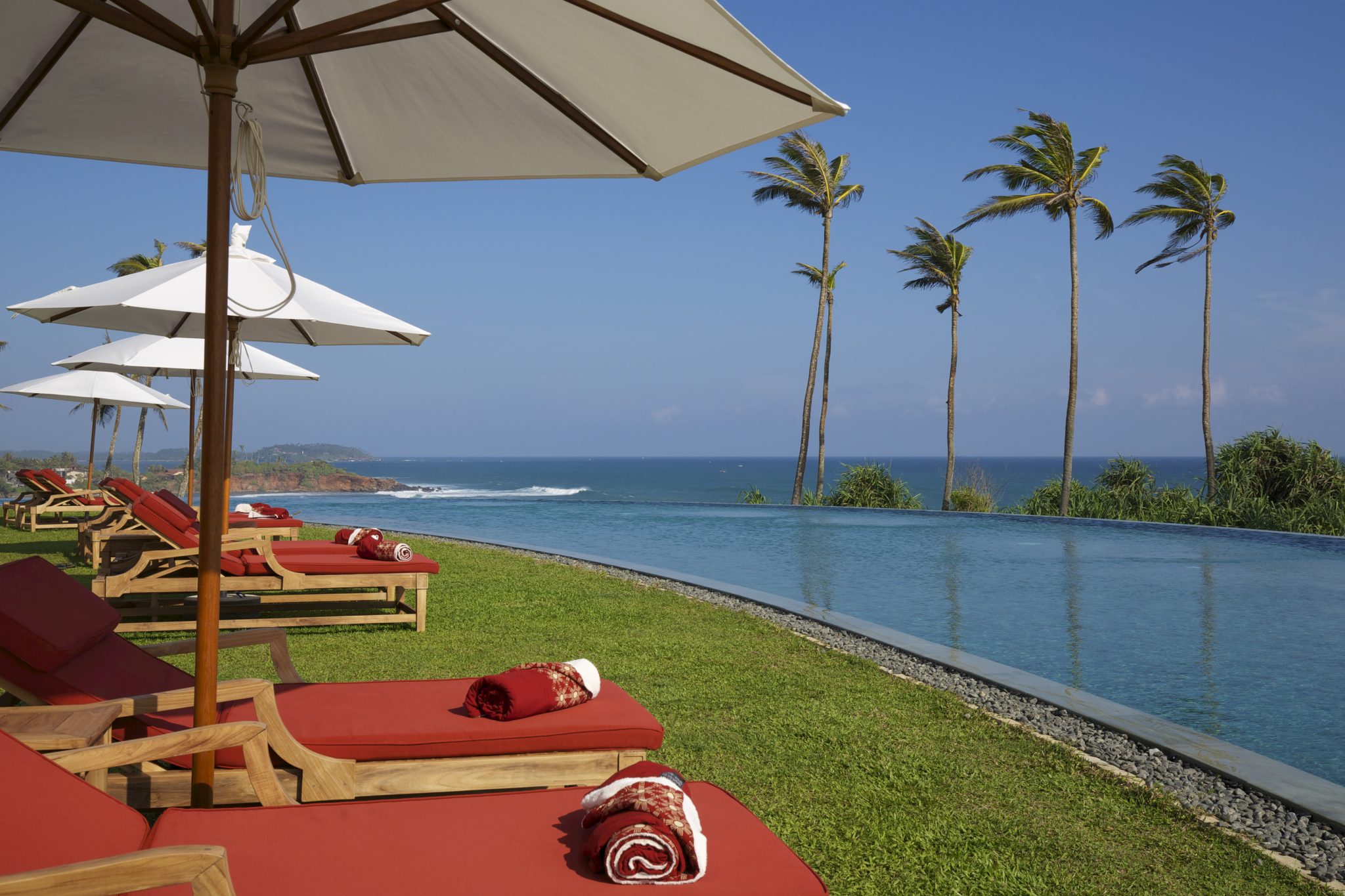 Pooling Wonders The Biggest Infinity Pool In The World Discovery Uk 