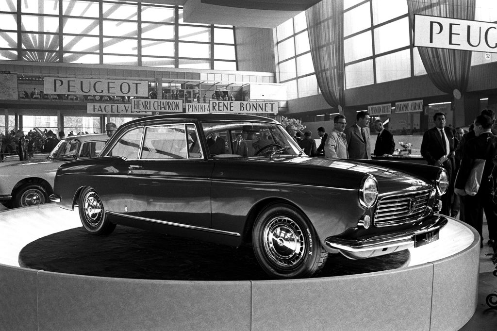 Navigating the Classics: Peugeot 404 Finds the Way - Discovery UK