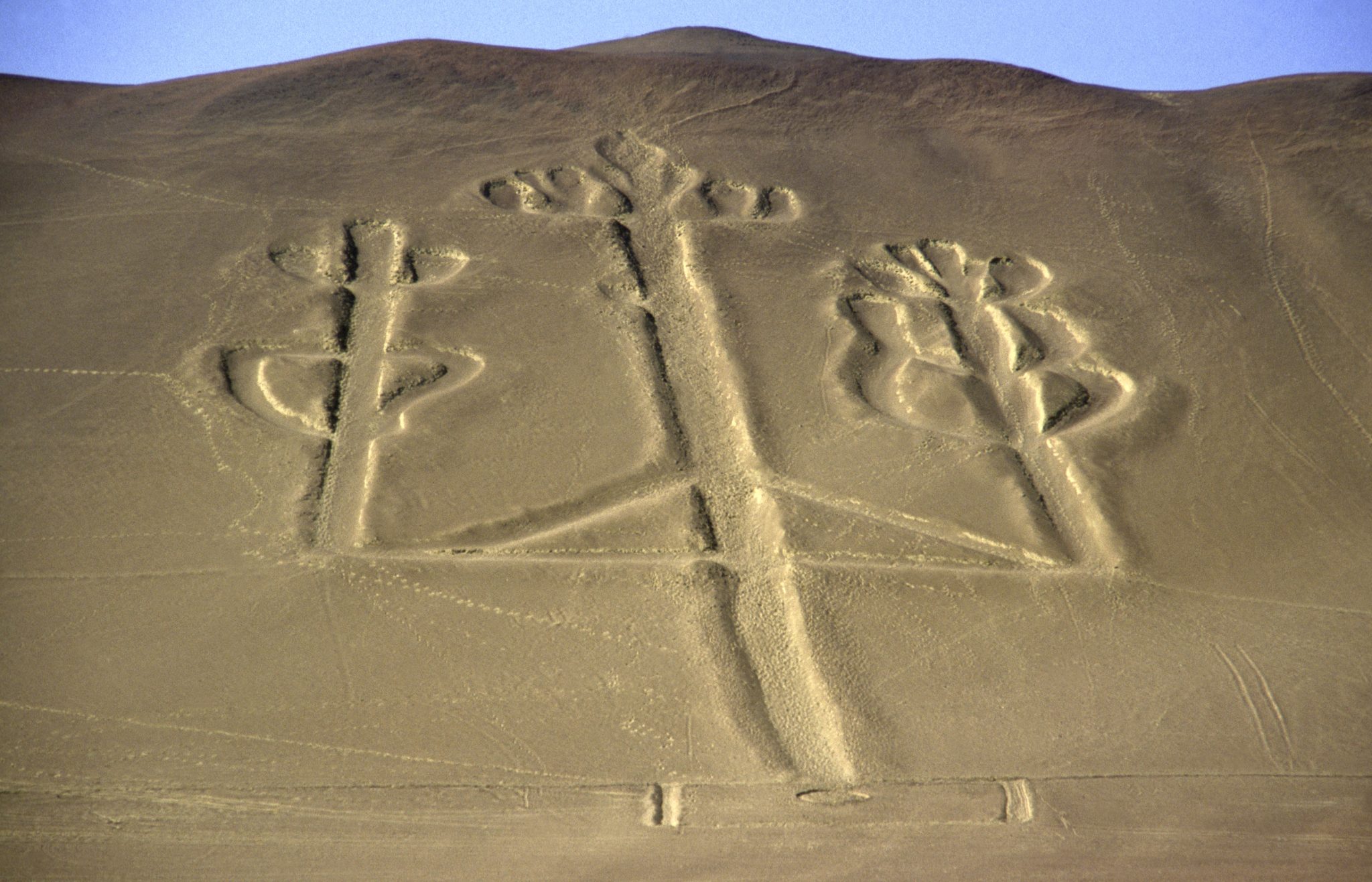 The Paracas Candelabra: Desert Beacon or Ancient Enigma? - Discovery UK